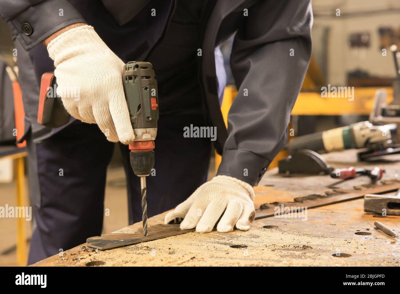 Man hands using drill machine hi-res stock photography and images - Alamy