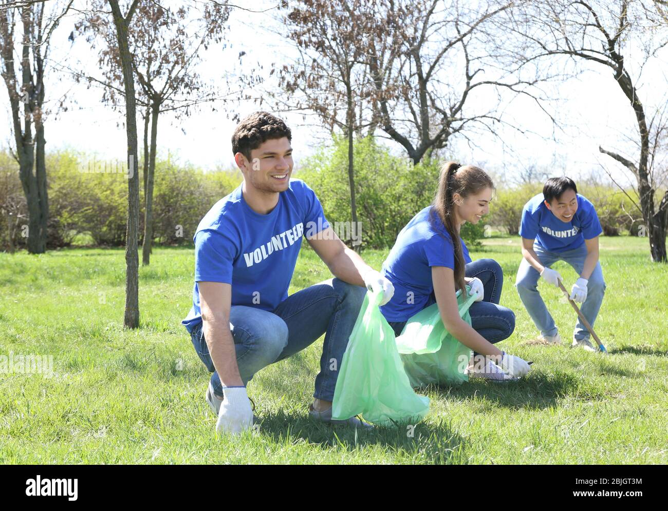 Group of young volunteers hi-res stock photography and images - Alamy