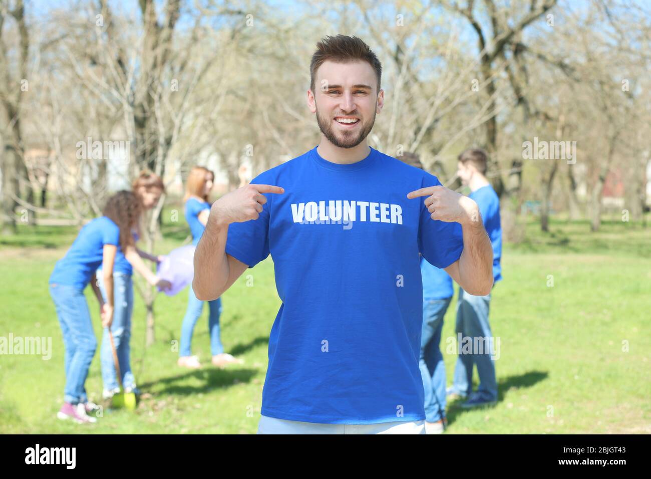 Male volunteer young tree hi-res stock photography and images - Alamy