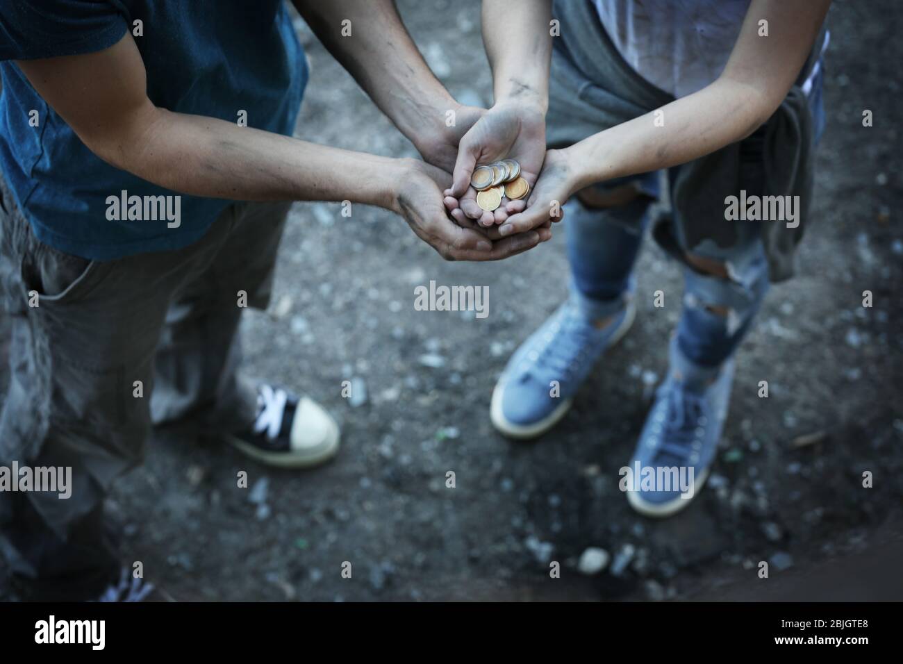 Sharing money hands hi-res stock photography and images - Alamy