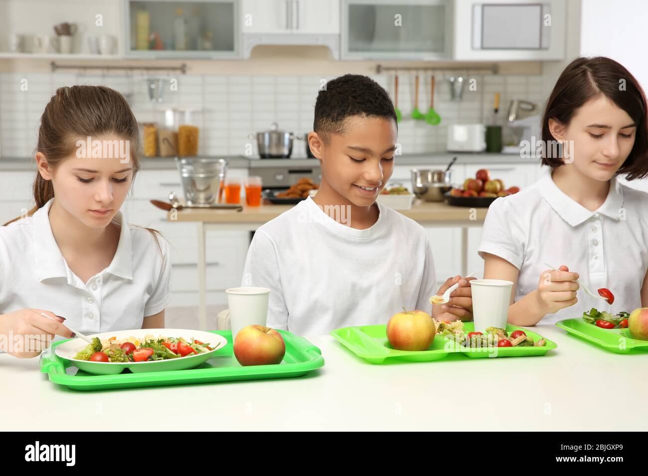 Boy with lunch tray in the lunch room at school hi-res stock photography and images - Alamy