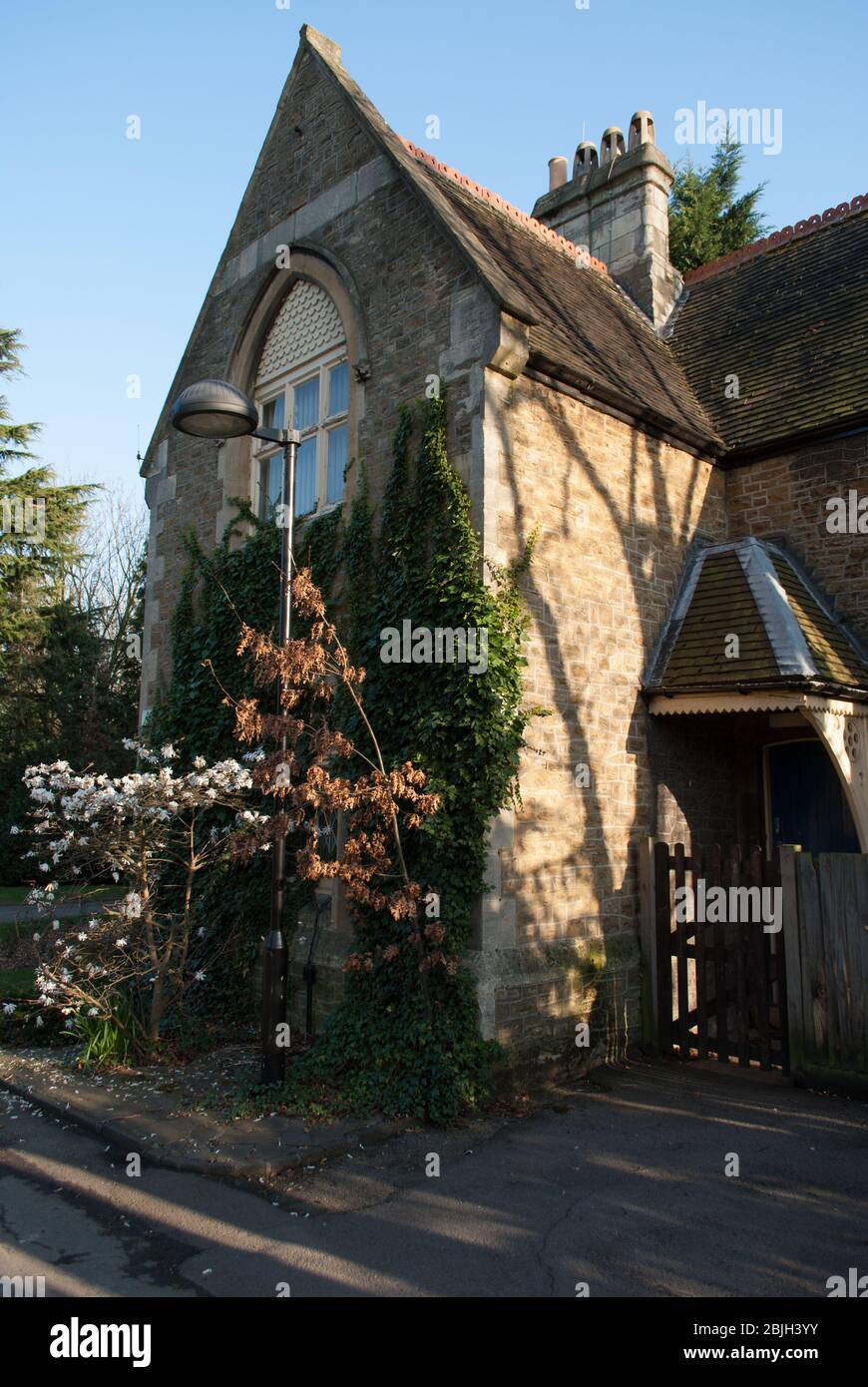 Fulham palace road cemetery hi-res stock photography and images - Alamy