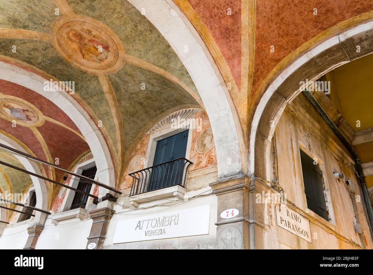 Vaulted arcade hi-res stock photography and images - Alamy
