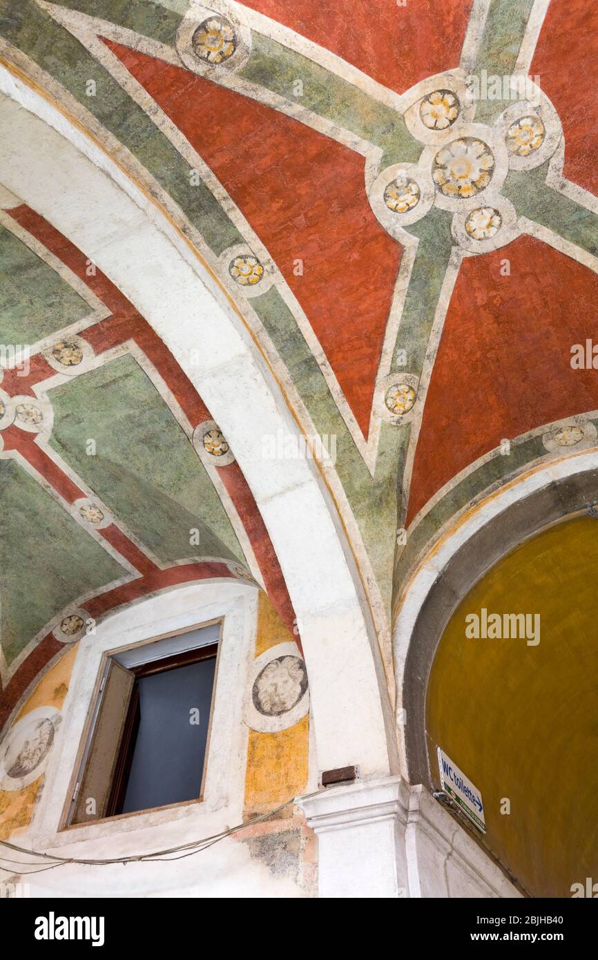 Vaulted arcade hi-res stock photography and images - Alamy