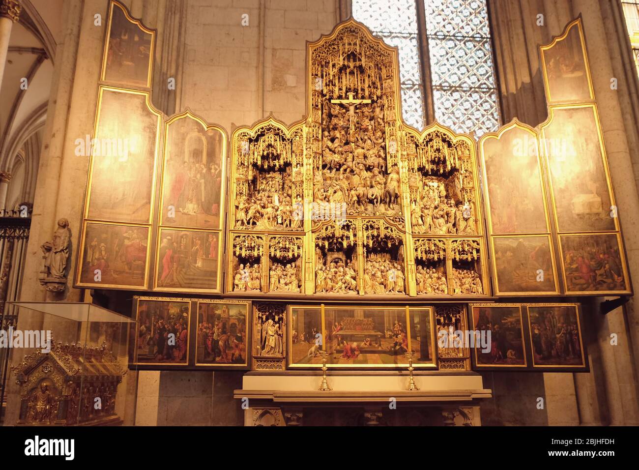 Cologne cathedral interior altar hi-res stock photography and images ...