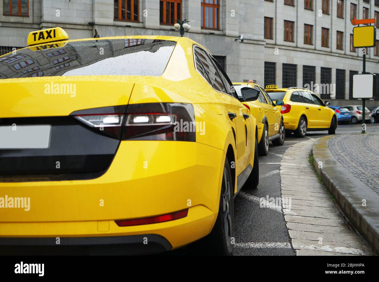 Yellow taxi rear view hi-res stock photography and images - Alamy