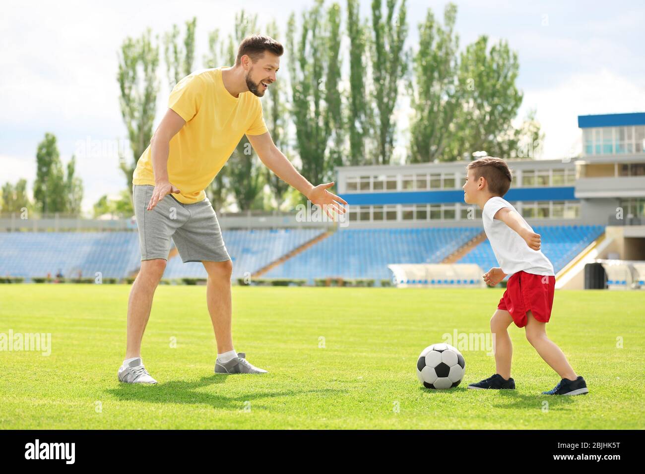 Kid dad stadium hi-res stock photography and images - Alamy