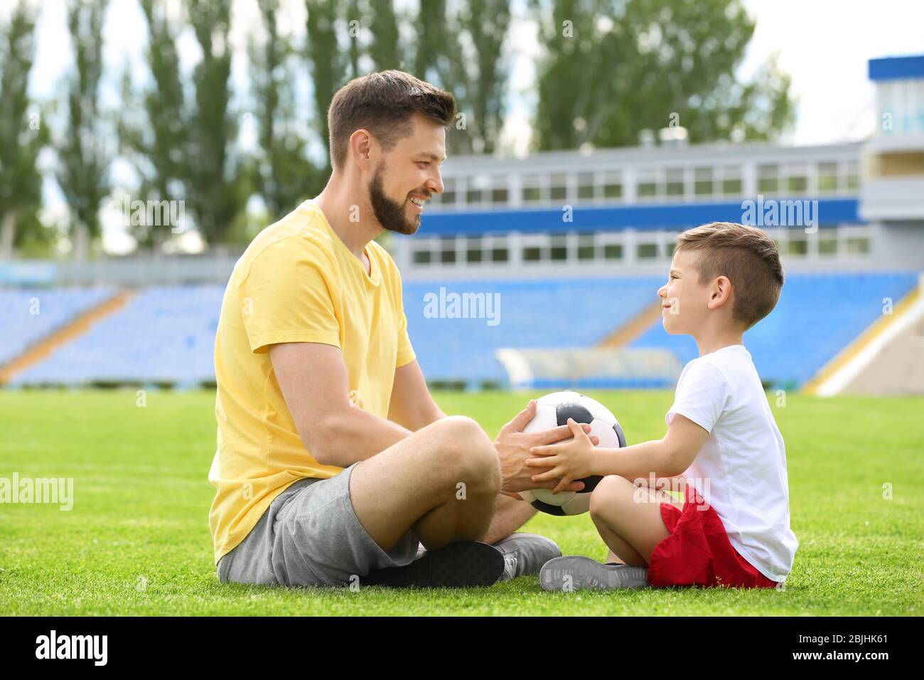 Kid dad stadium hi-res stock photography and images - Alamy