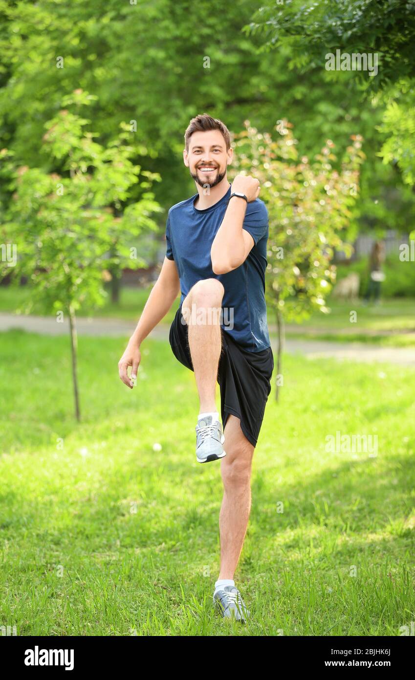 Leg arm crunch exercise hi-res stock photography and images - Alamy