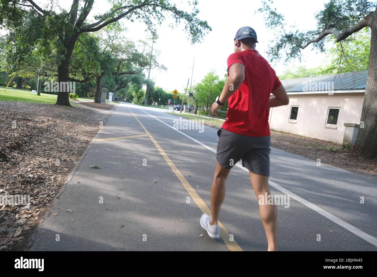 Running red shirt hi-res stock photography and images - Alamy