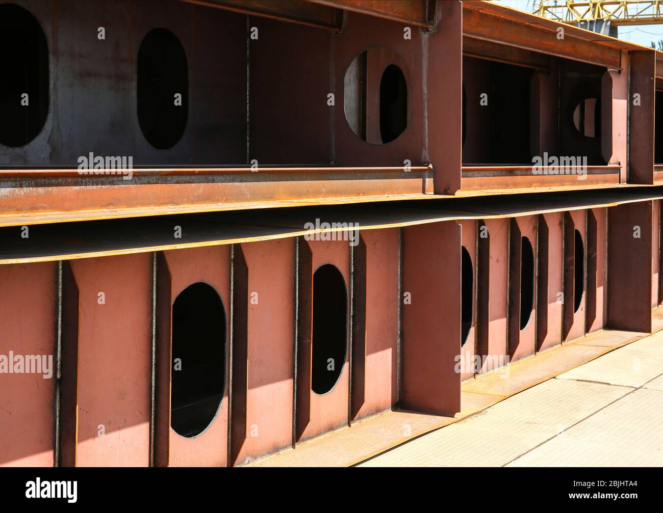Assembly of vessel in dockyard Stock Photo - Alamy