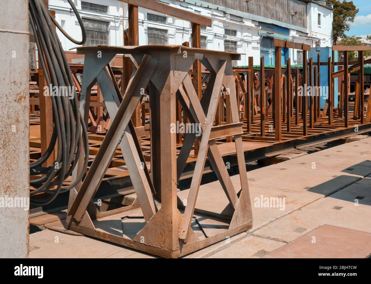 Industrial vessels framework hi-res stock photography and images - Alamy