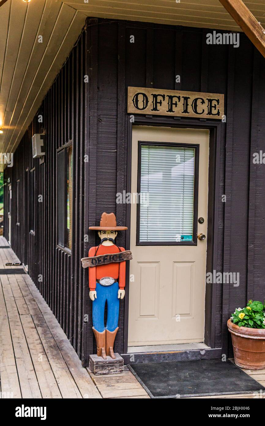 Ranch style house hi-res stock photography and images - Alamy