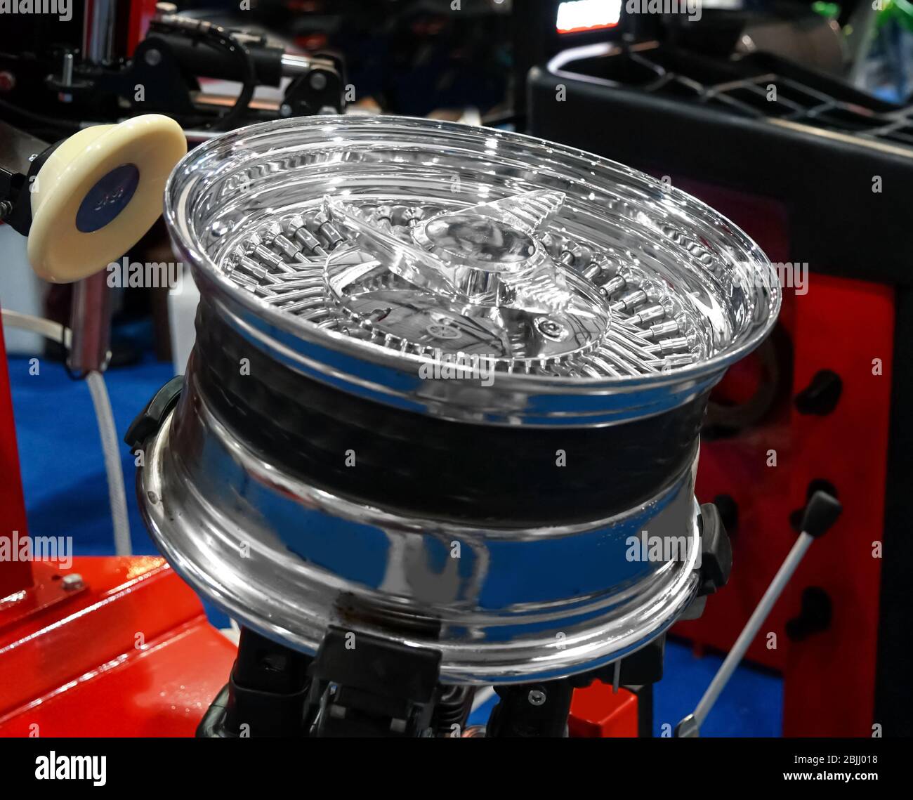 Rotating rim hi-res stock photography and images - Alamy