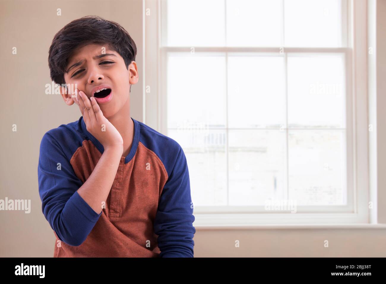 Young boy having toothache. (Children Stock Photo - Alamy