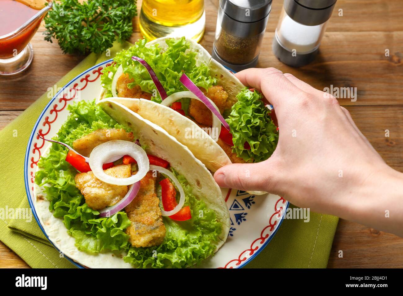 Female eating tacos hi-res stock photography and images - Alamy