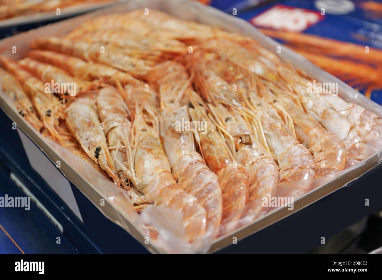 Shrimps in box hi-res stock photography and images - Alamy