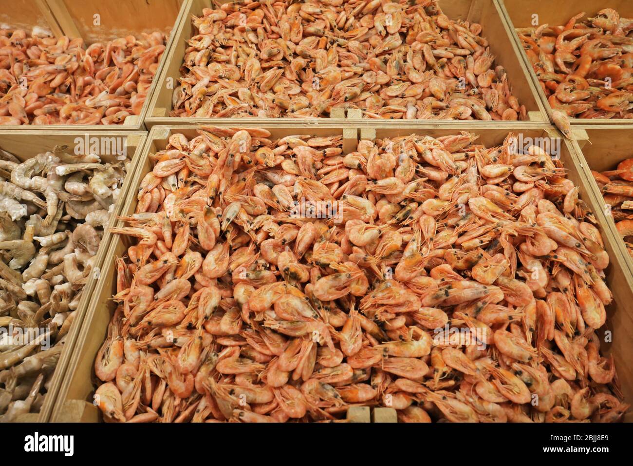 Boxes of shrimp hi-res stock photography and images - Alamy
