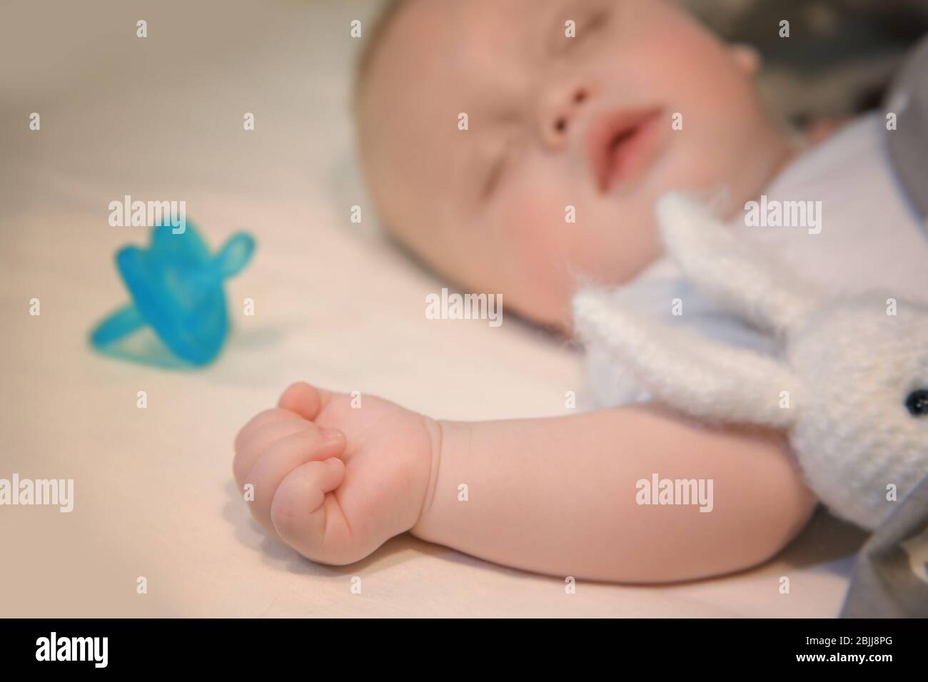 Little baby's hand in cradle Stock Photo - Alamy