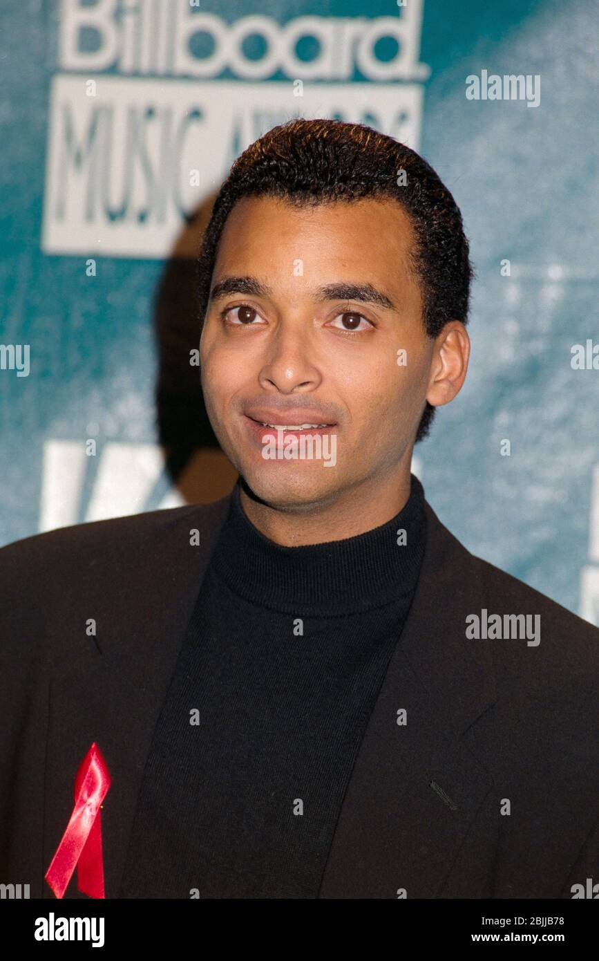 Jon Secada 2022