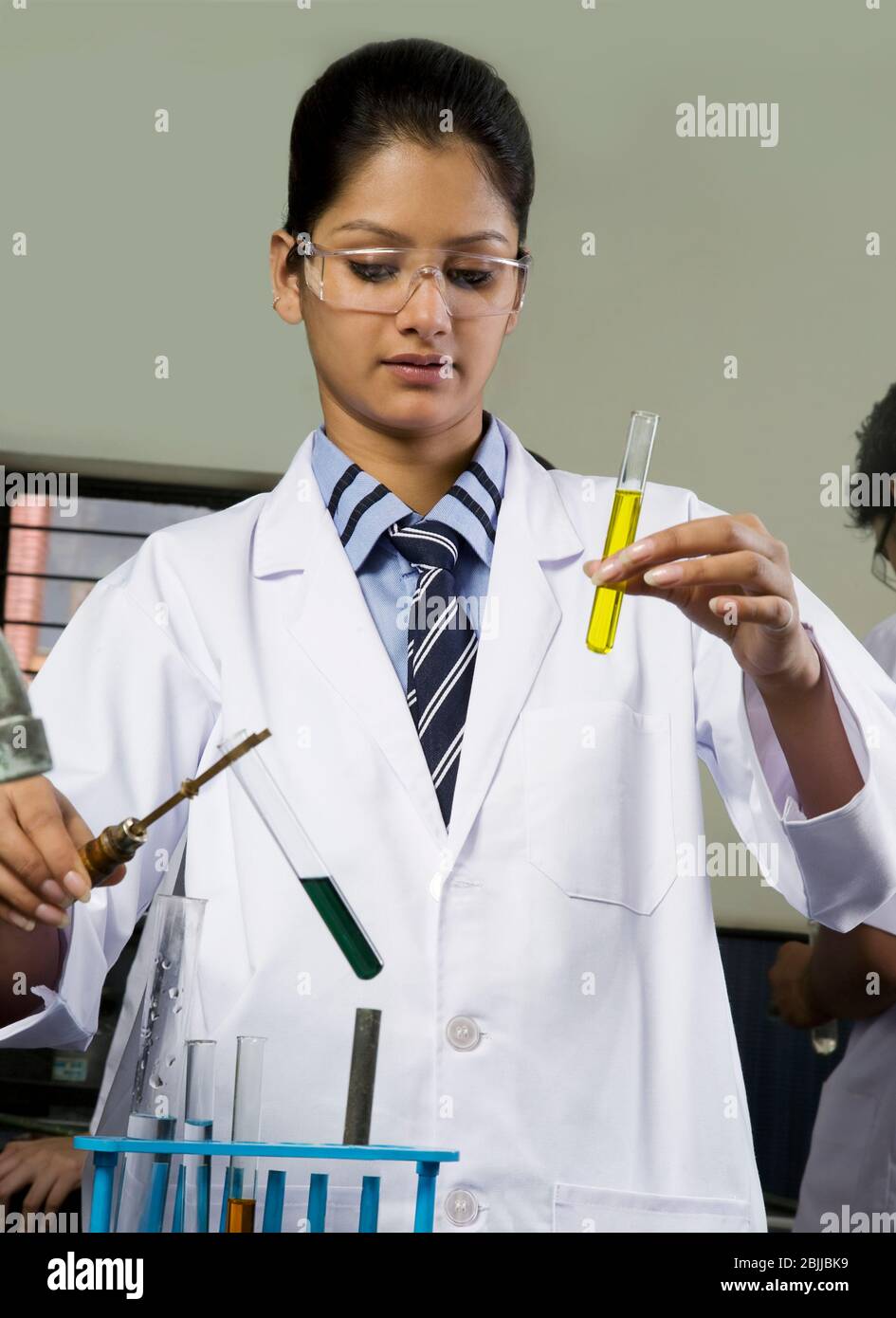 Test tube and bunsen burner hi-res stock photography and images - Alamy