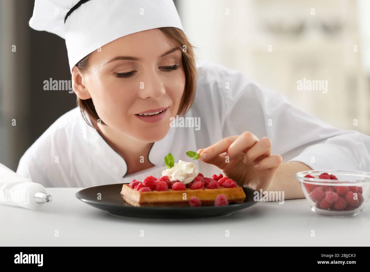 Decorating dessert hi-res stock photography and images - Alamy