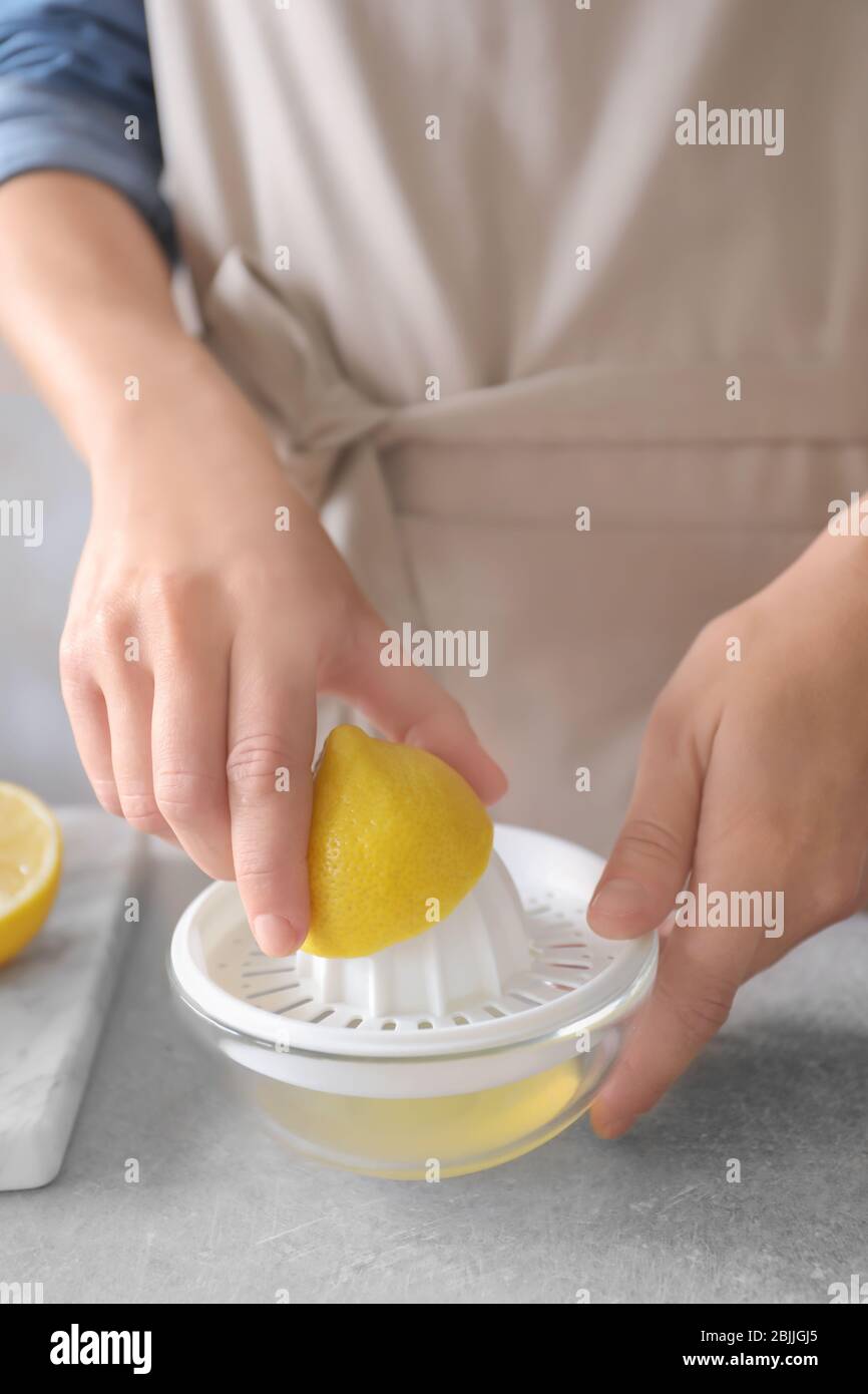 Extracting juice hi-res stock photography and images - Alamy