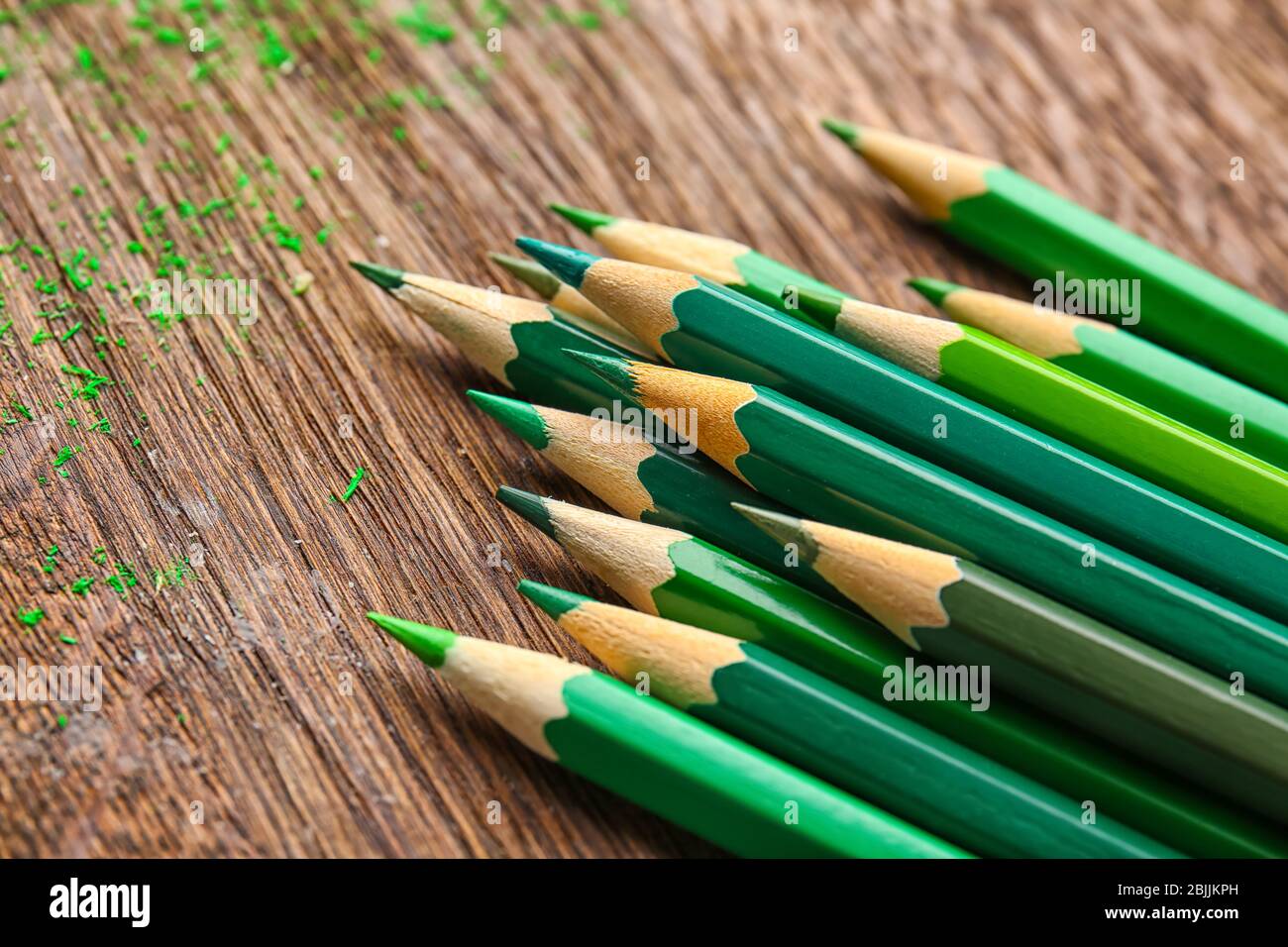 Different shades of green pencils hi-res stock photography and images - Alamy