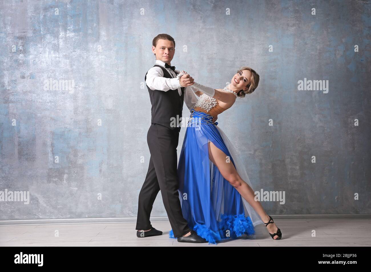Beautiful young couple in dance studio Stock Photo - Alamy
