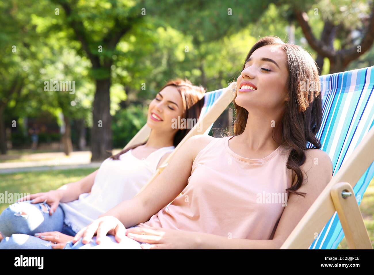 Young women sunbathing hi-res stock photography and images - Alamy