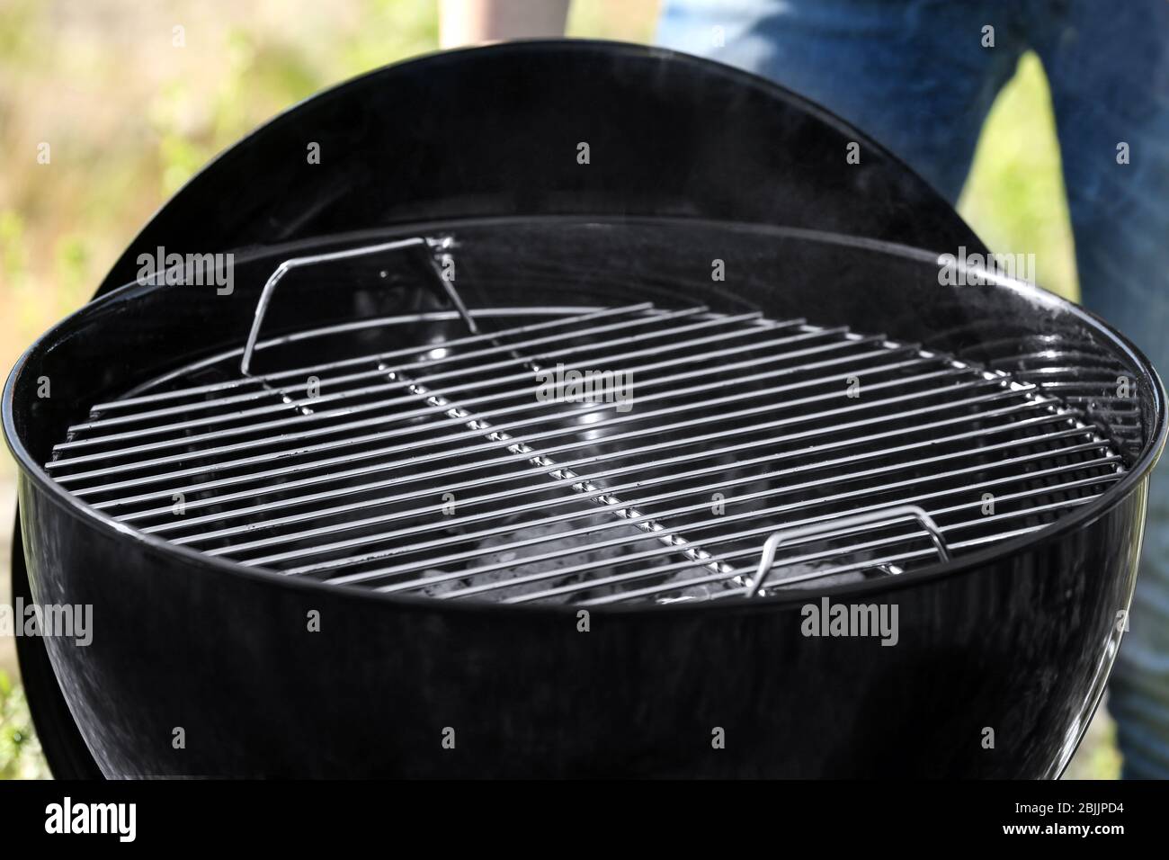 Barbecue grill outdoors close hi-res stock photography and images - Alamy
