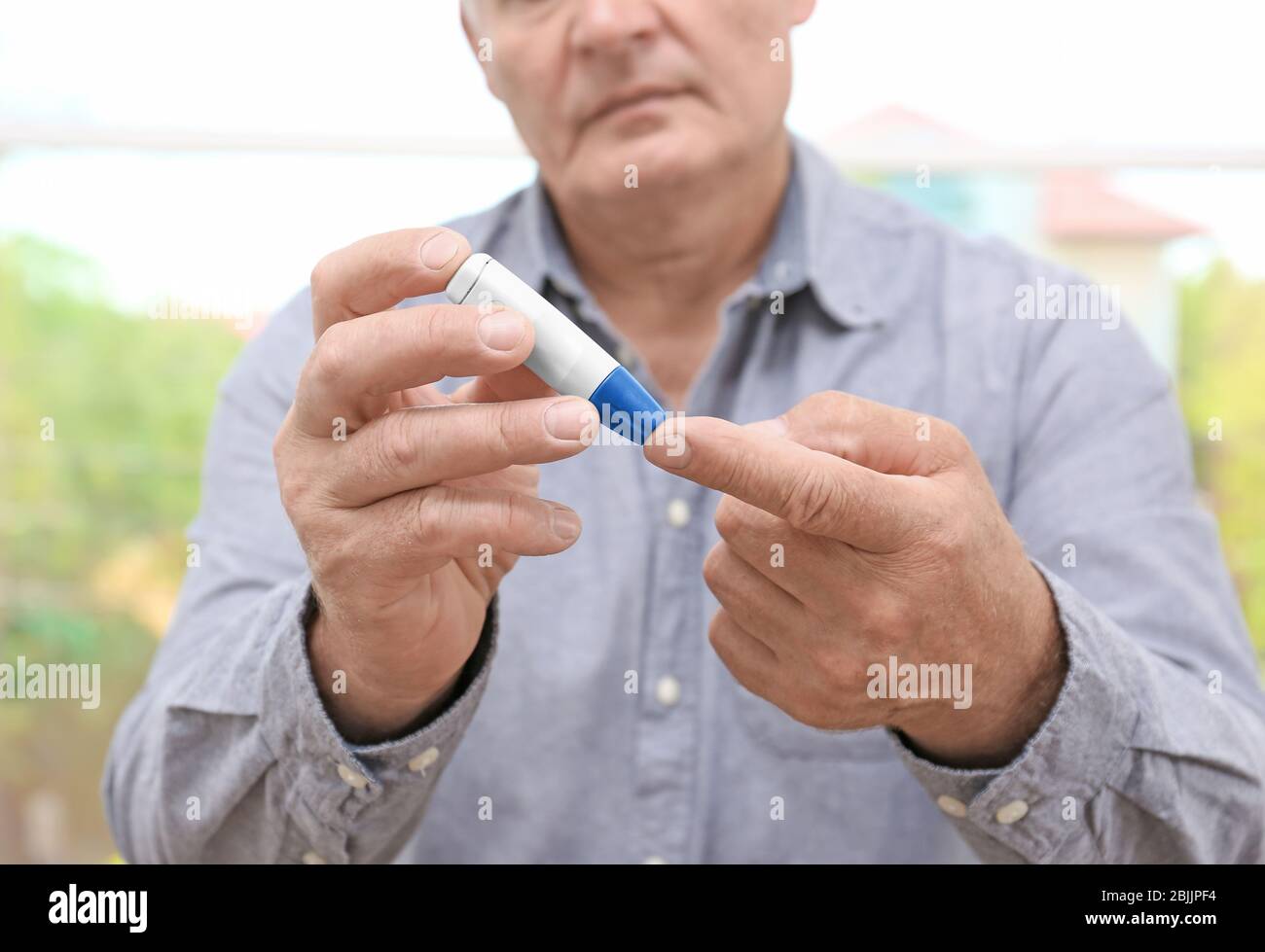 Senior holding blood sample hi-res stock photography and images - Alamy