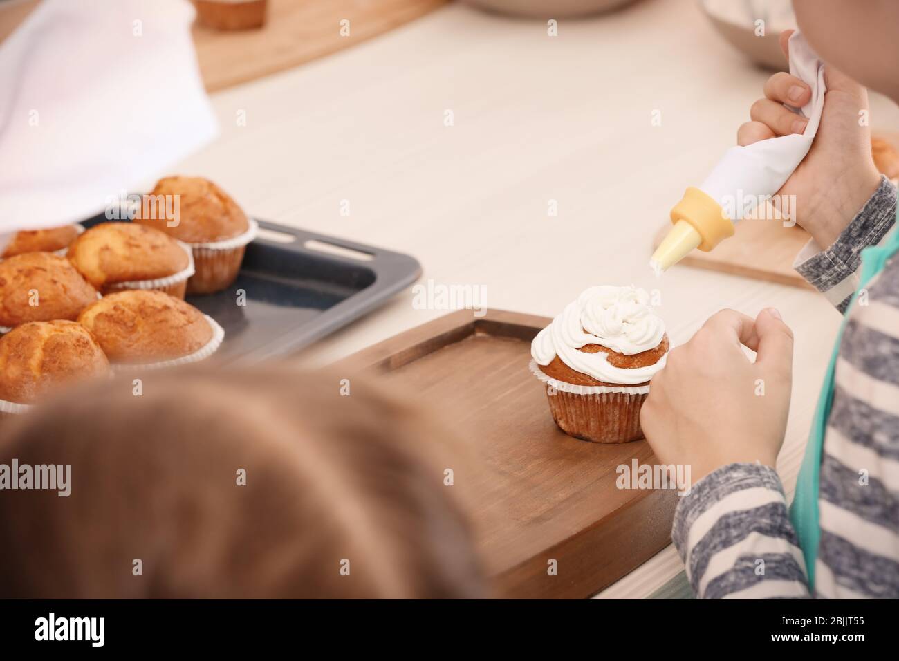 Cooking classes for kids hi-res stock photography and images - Alamy