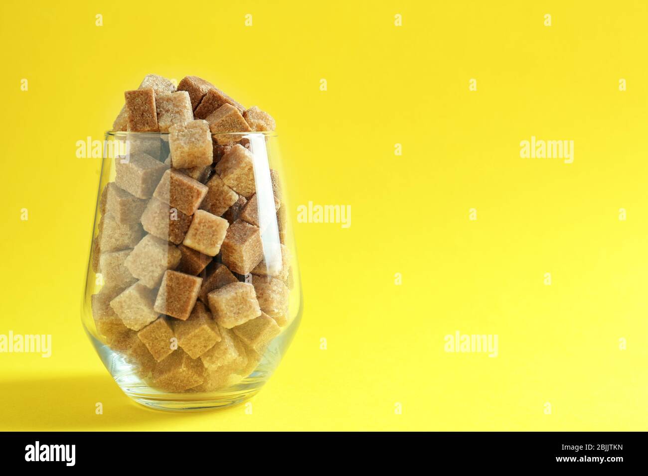 Glass full lump sugar hi-res stock photography and images - Alamy