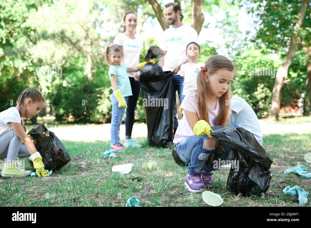 Children collecting garbage hi-res stock photography and images - Alamy