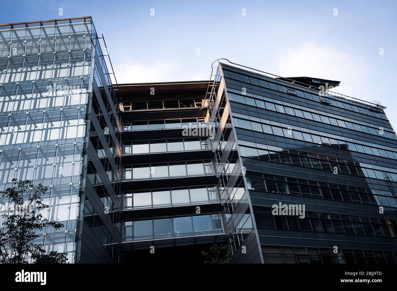 Modern office building - exterior Stock Photo - Alamy