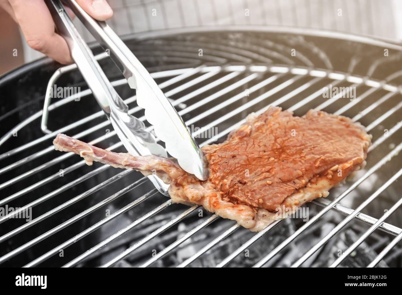 Man eating bbq rib hi-res stock photography and images - Alamy