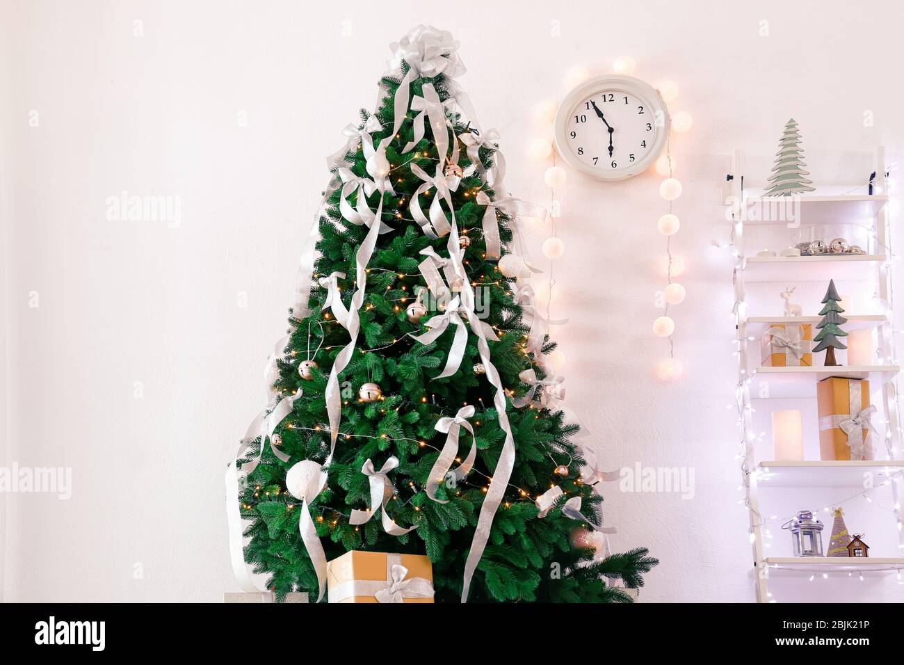 Decorated room with beautiful Christmas tree Stock Photo - Alamy