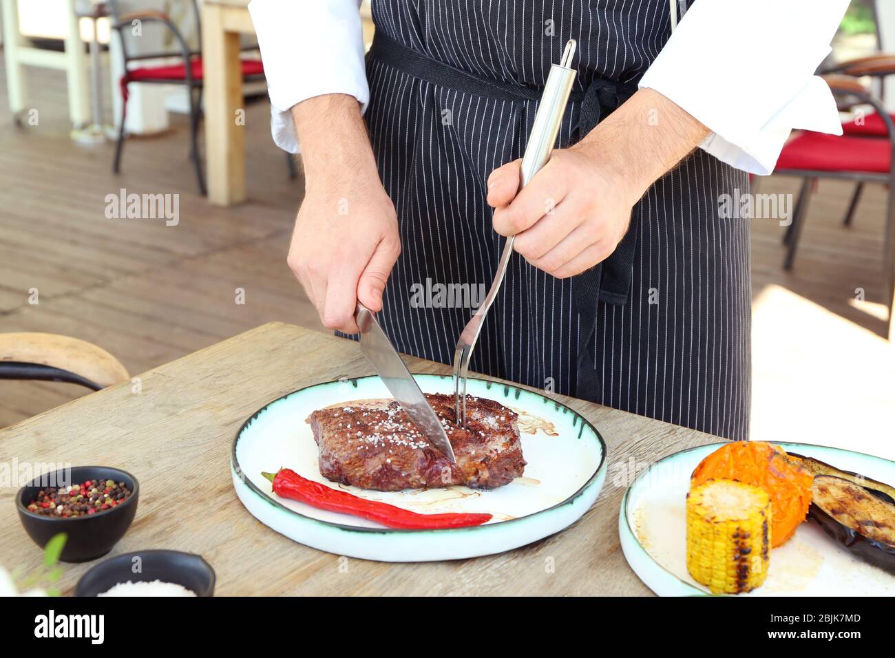 Cutting steak hi-res stock photography and images - Alamy