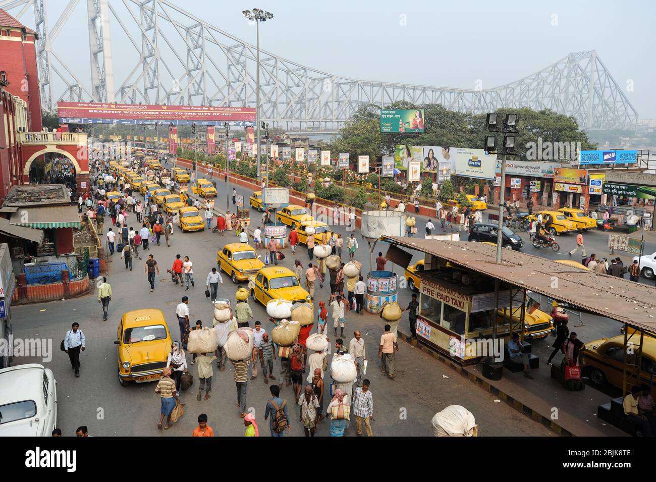 Calcutta kolkata india train station High Resolution Stock Photography ...