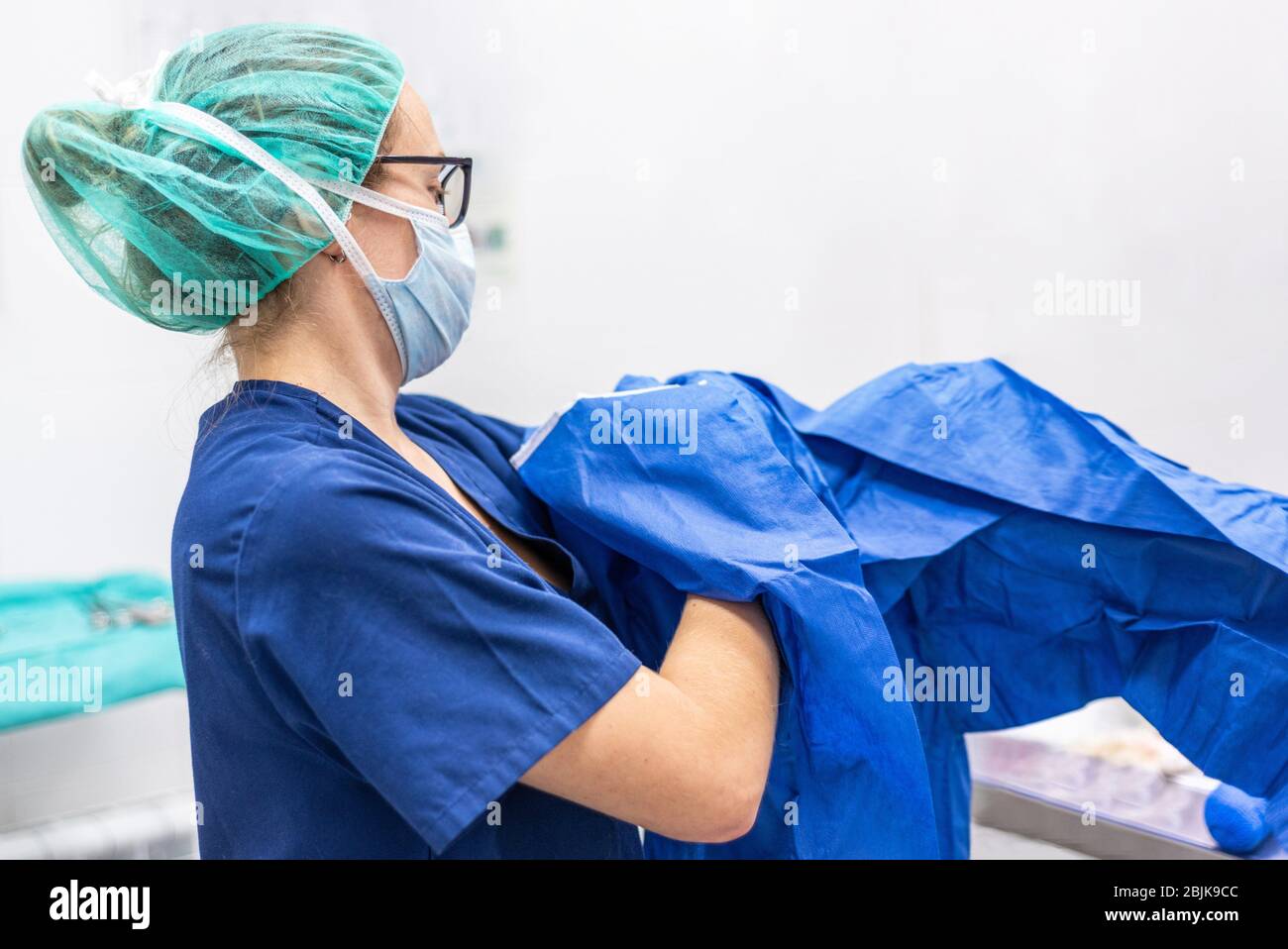 Nurse personal protective equipment hi-res stock photography and images ...