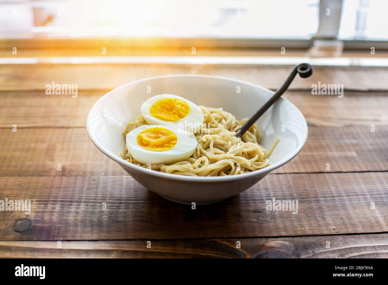 Noodle bowl outside hi-res stock photography and images - Alamy