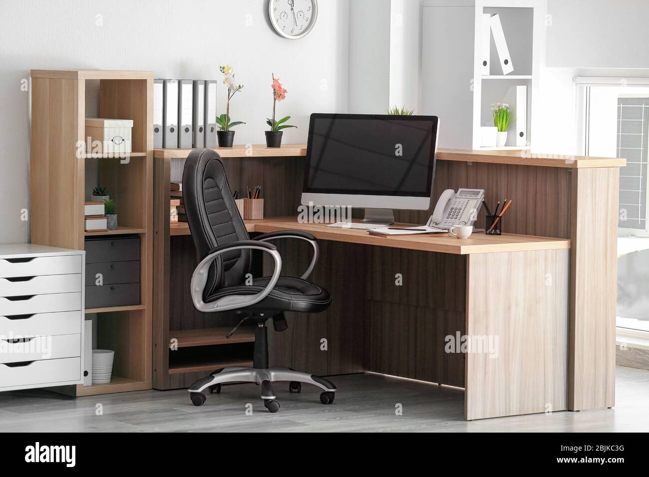 Empty reception desk indoors Stock Photo - Alamy