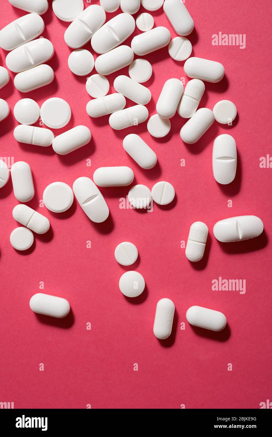 Analgesic pink capsule hi-res stock photography and images - Alamy