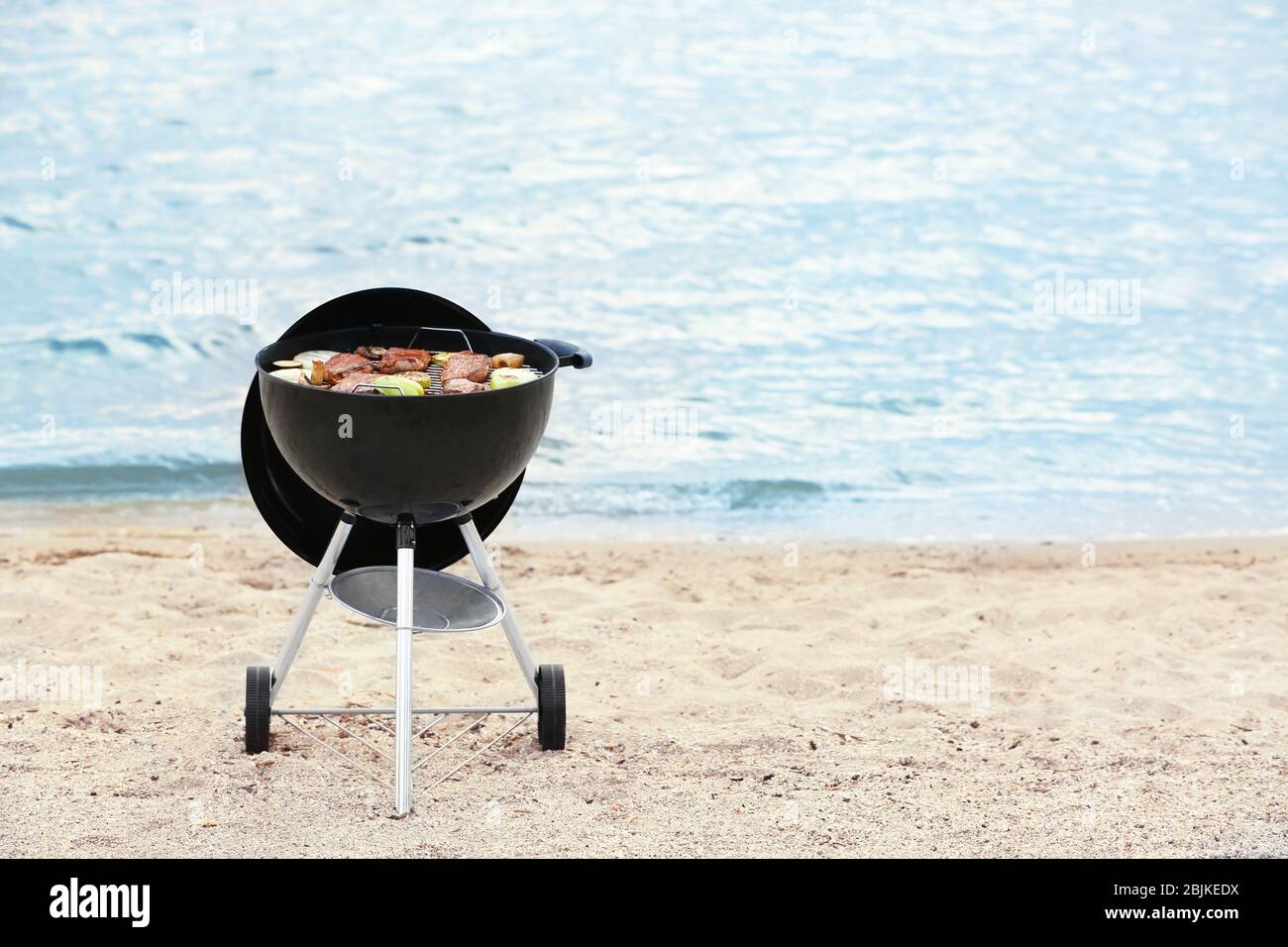 Portable barbecue beach hi-res stock photography and images - Alamy