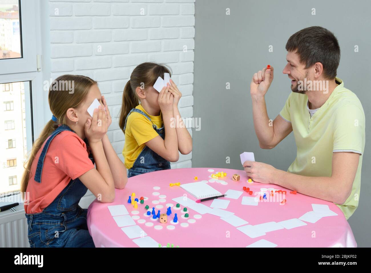 Father and daughter board games hi-res stock photography and images - Alamy