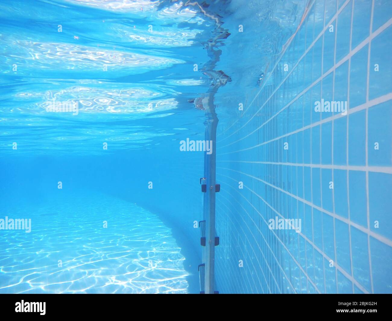 Modern swimming pool with stairs underwater Stock Photo - Alamy