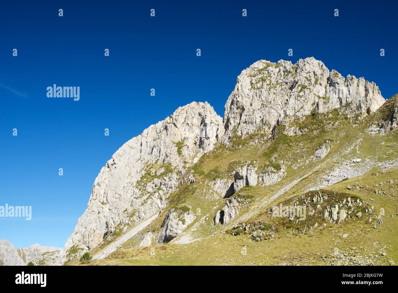 Cirque of lescun hi-res stock photography and images - Alamy