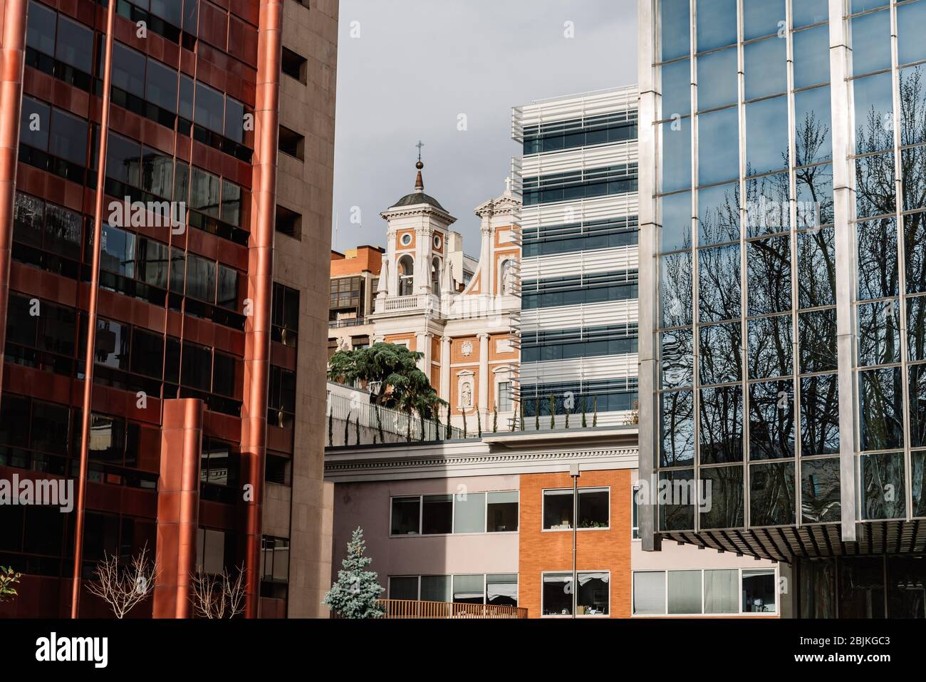 Office building madrid hi-res stock photography and images - Alamy