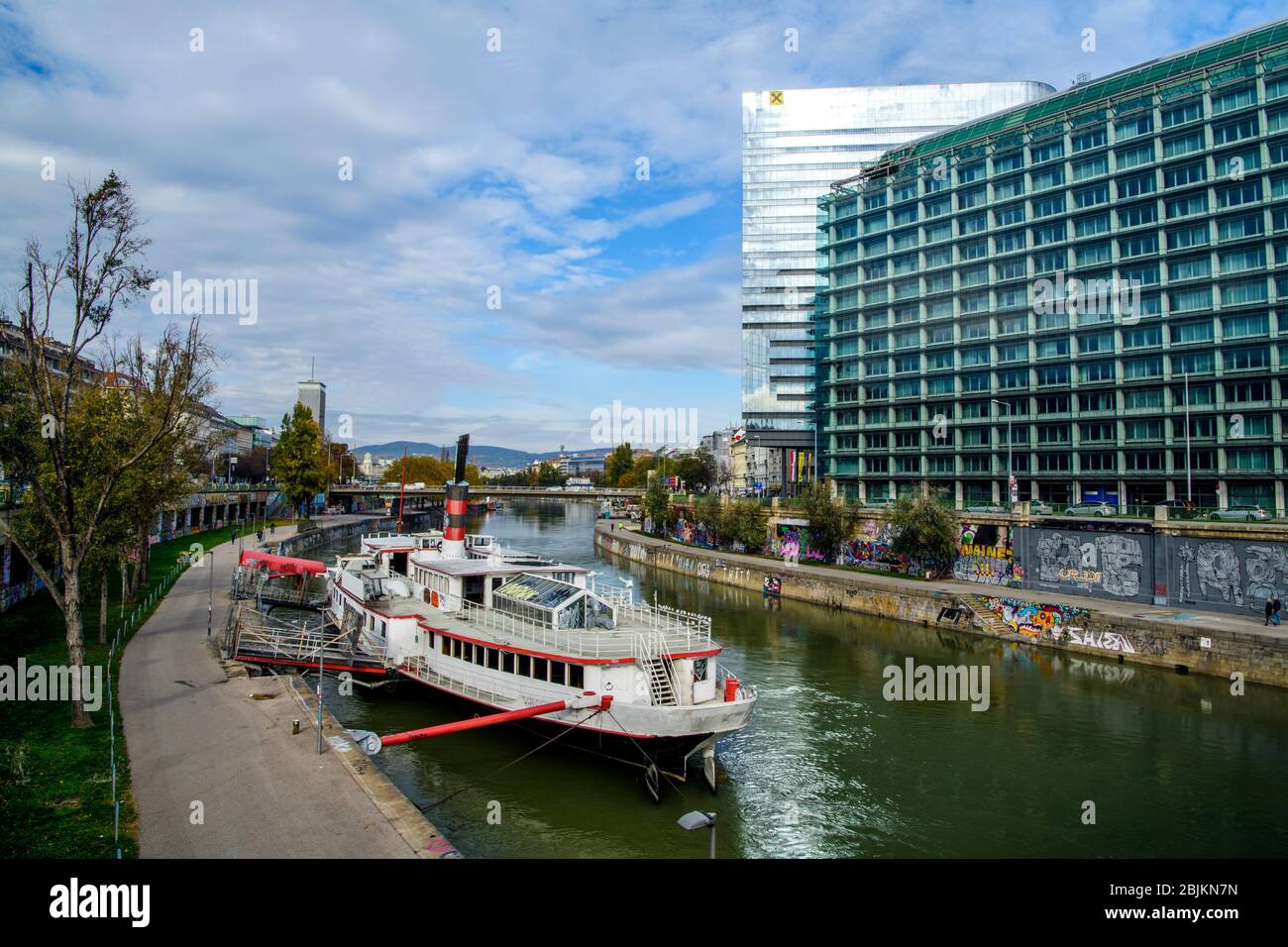 Vienna canal hi-res stock photography and images - Alamy
